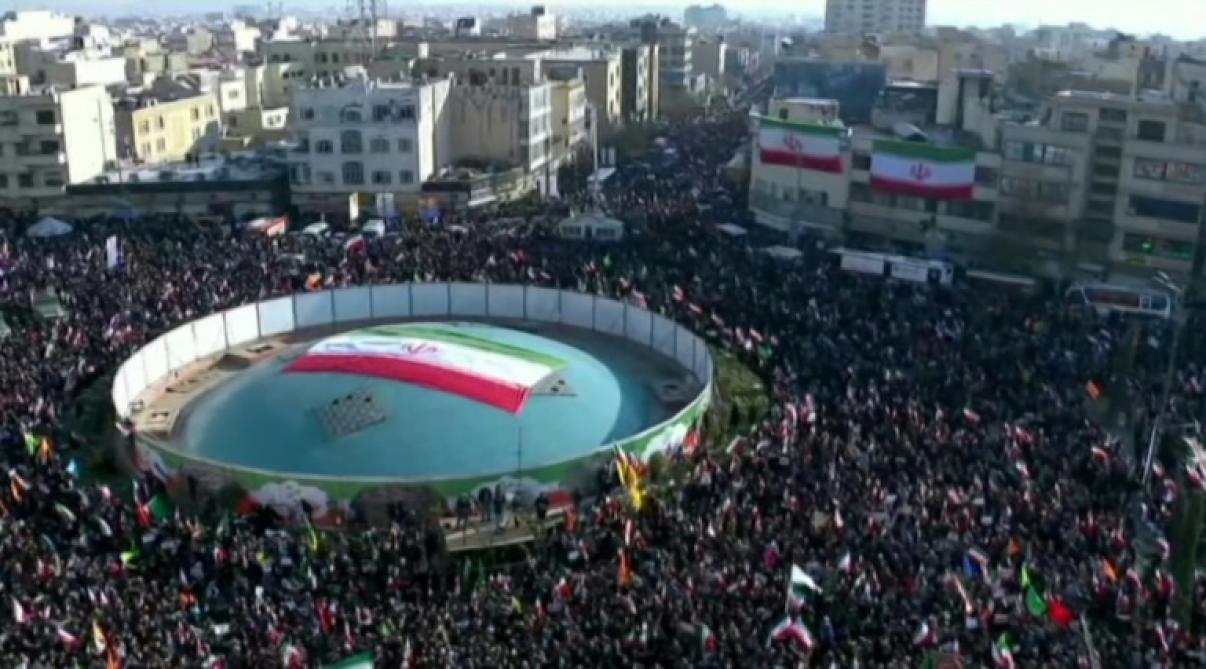 "Continuez à manifester", "l'aide est en route", lance Donald Trump aux ...