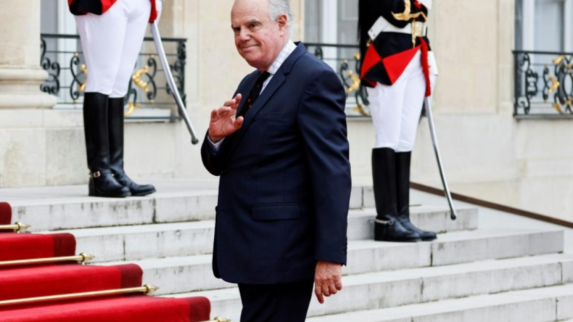 Frédéric Mitterrand annonce être "malade"