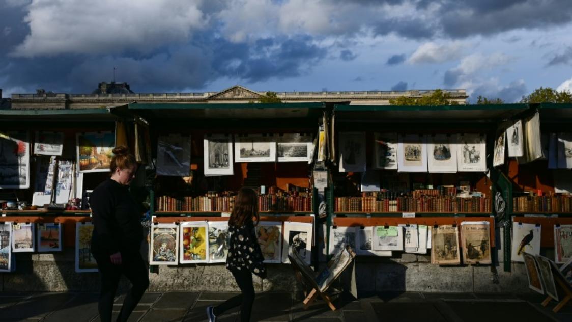 JO-2024: Macron a décidé de renoncer au déplacement des bouquinistes ...