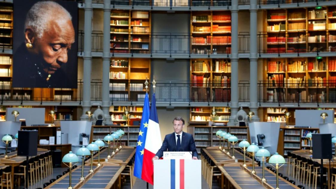 Macron salue "l'attachement intranquille" de Maryse Condé à la France