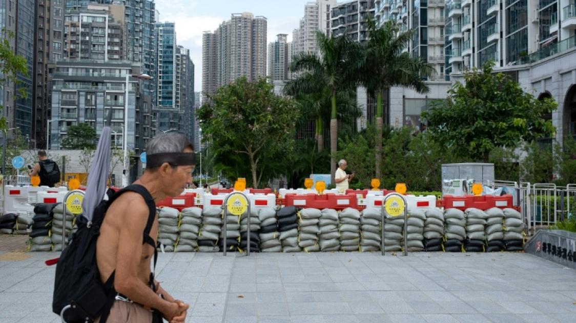 Hong Kong ferme les écoles et annule les vols à l'approche du super typhon Ragasa