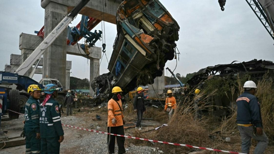 Thaïlande : 32 morts après l'effondrement d'une grue sur un train