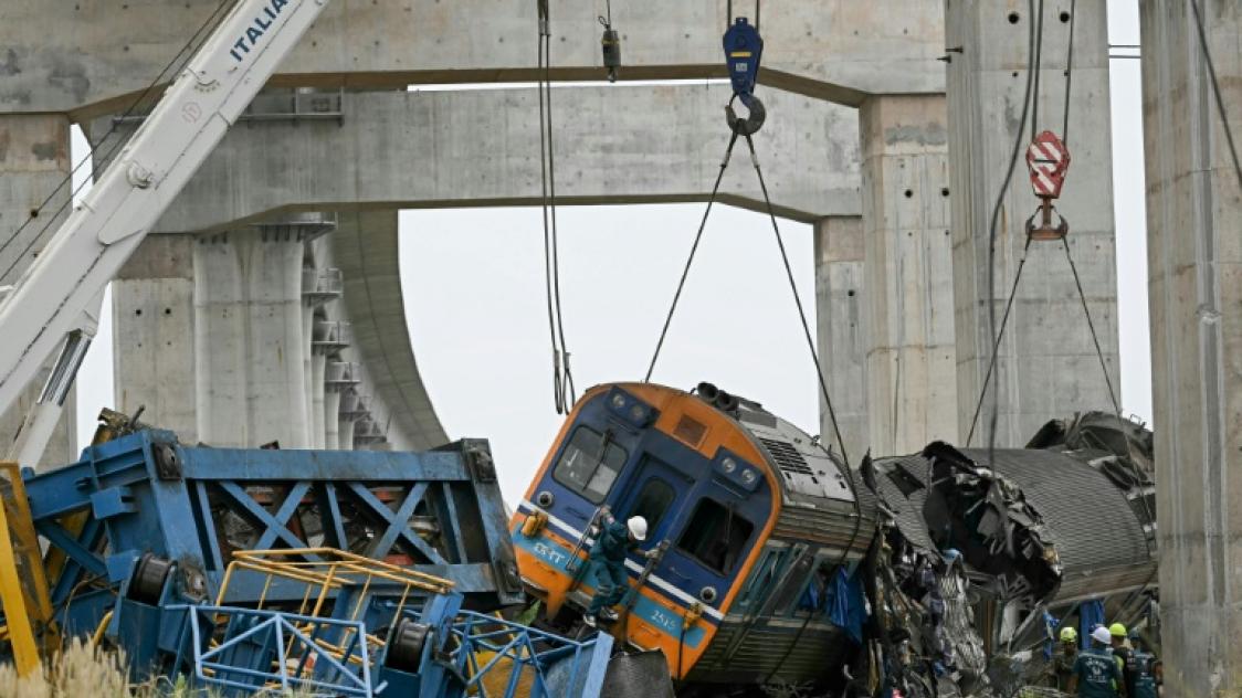 Thaïlande : 32 morts après l'effondrement d'une grue sur un train