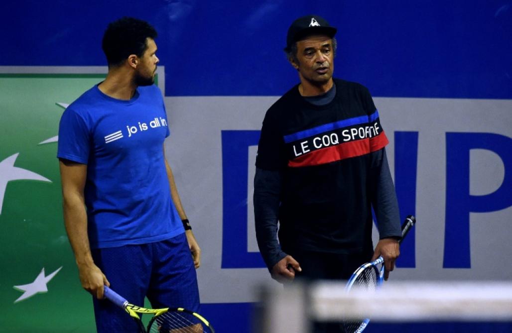 Coupe Davis: le pari de la terre battue, attention terrain glissant