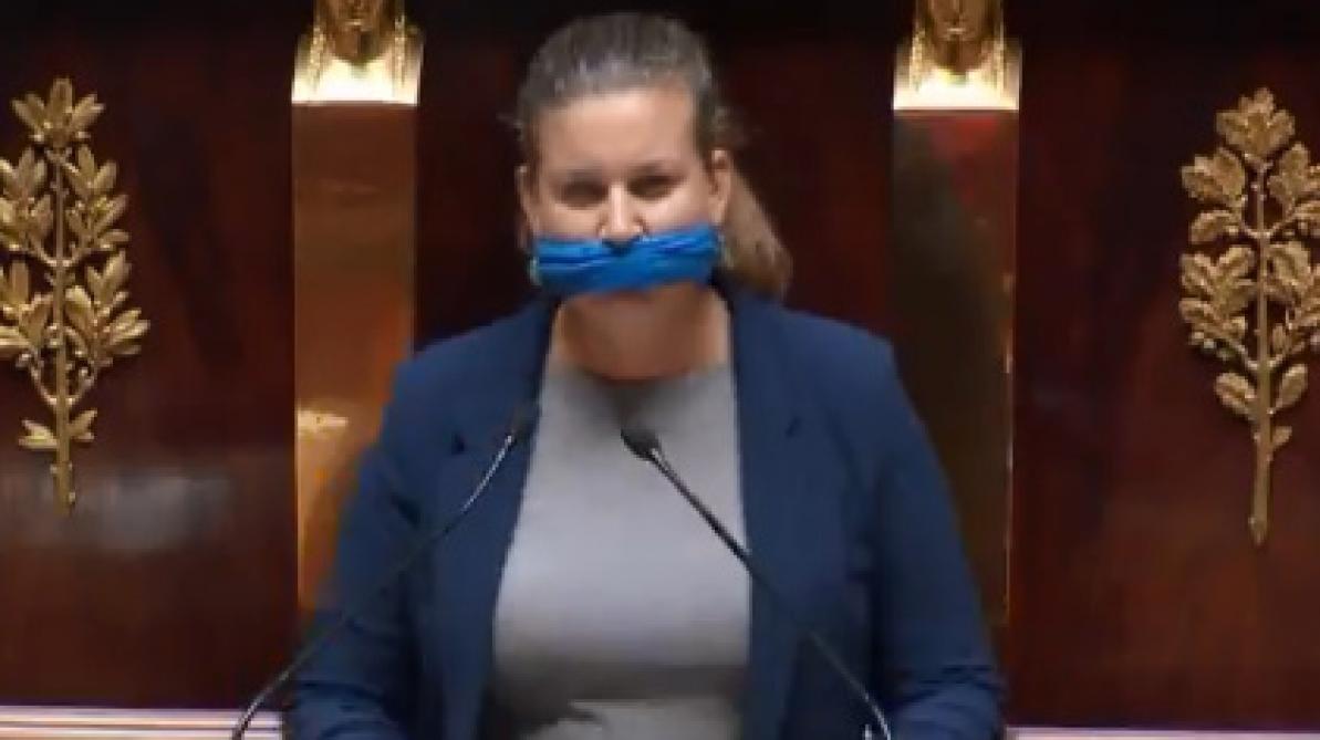 VIDÉO : Mathilde Panot, députée LFI se bâillonne à l’Assemblée ...