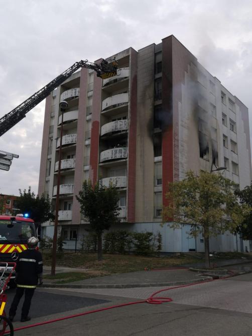 Violent incendie à La Chapelle-Saint-Luc : 24 foyers relogés Violent incendie à La Chapelle-Saint-Luc : 24 foyers relogés