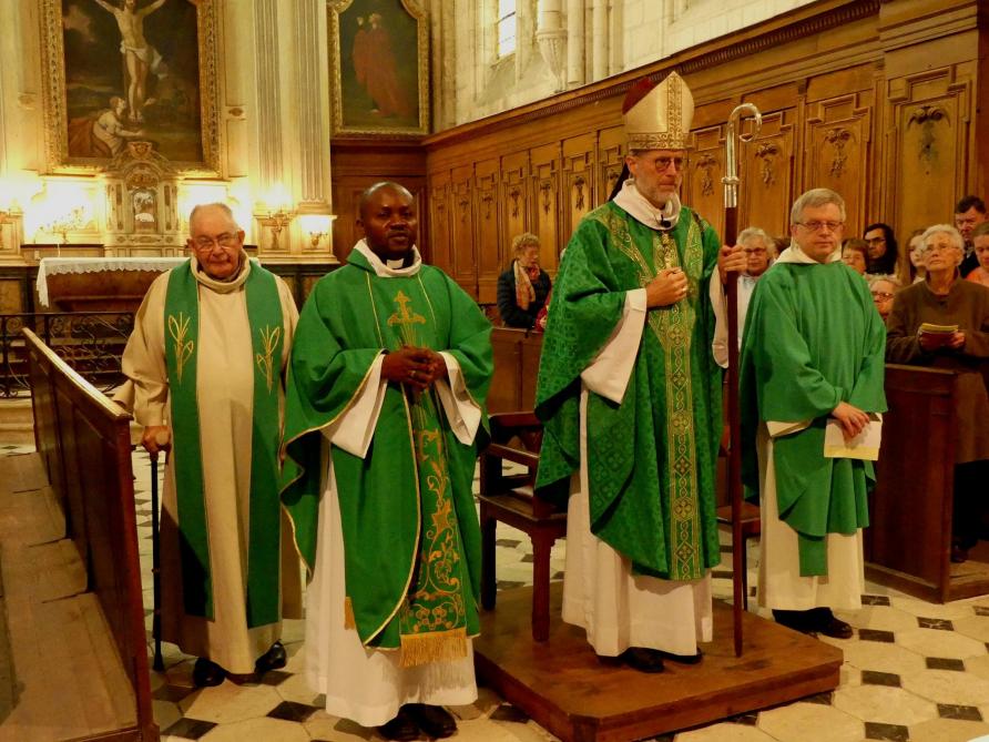 Le nouveau vicaire reçu à l’église Saint-Martin de Montcornet