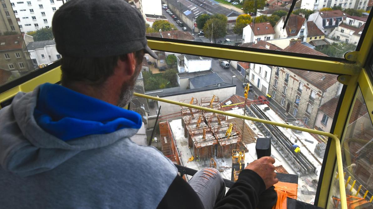 PHOTOS. Avec un grutier à Reims à 30 mètres au-dessus de la ville