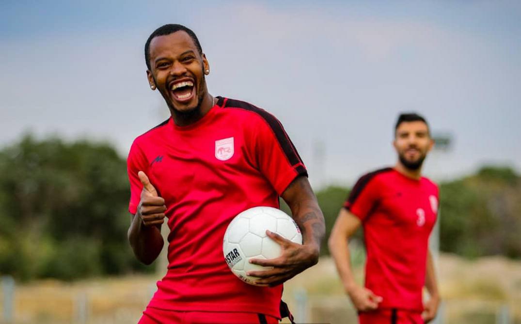 Manifestations dans le pays, football «très physique» : la nouvelle vie ...