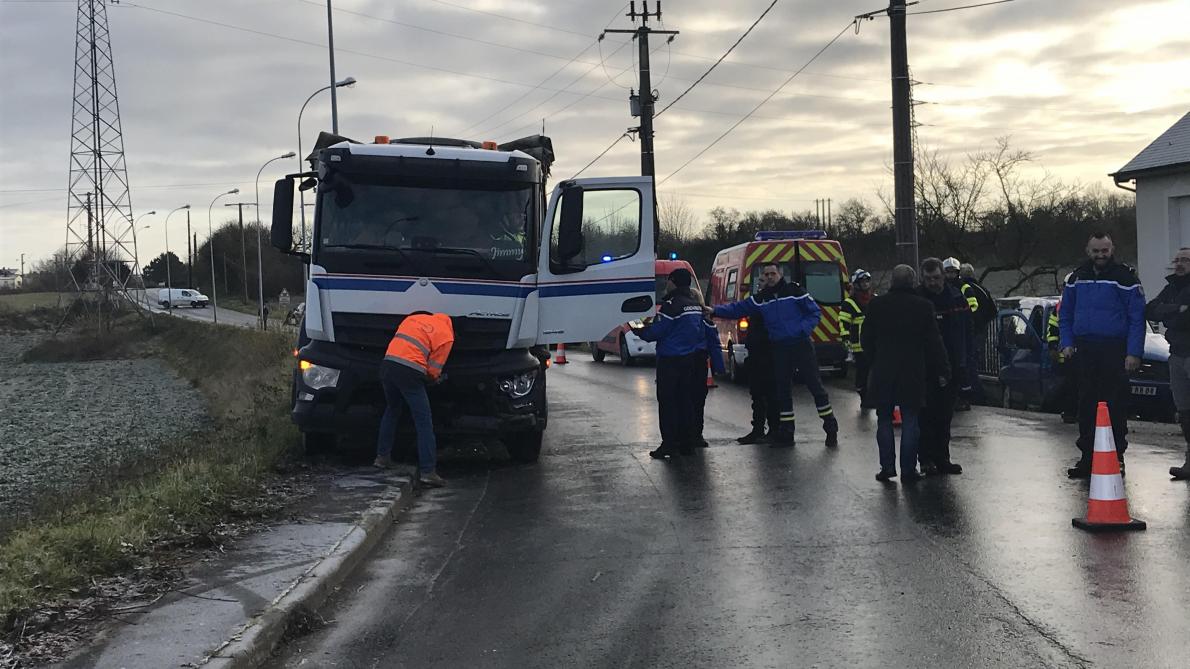 Une voiture percute un poids lourd à Sault-lès-Rethel
