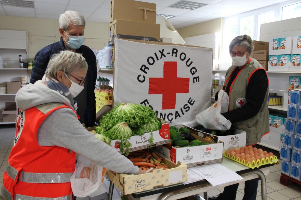 La Croix-Rouge poursuit ses distributions de colis à Vouziers