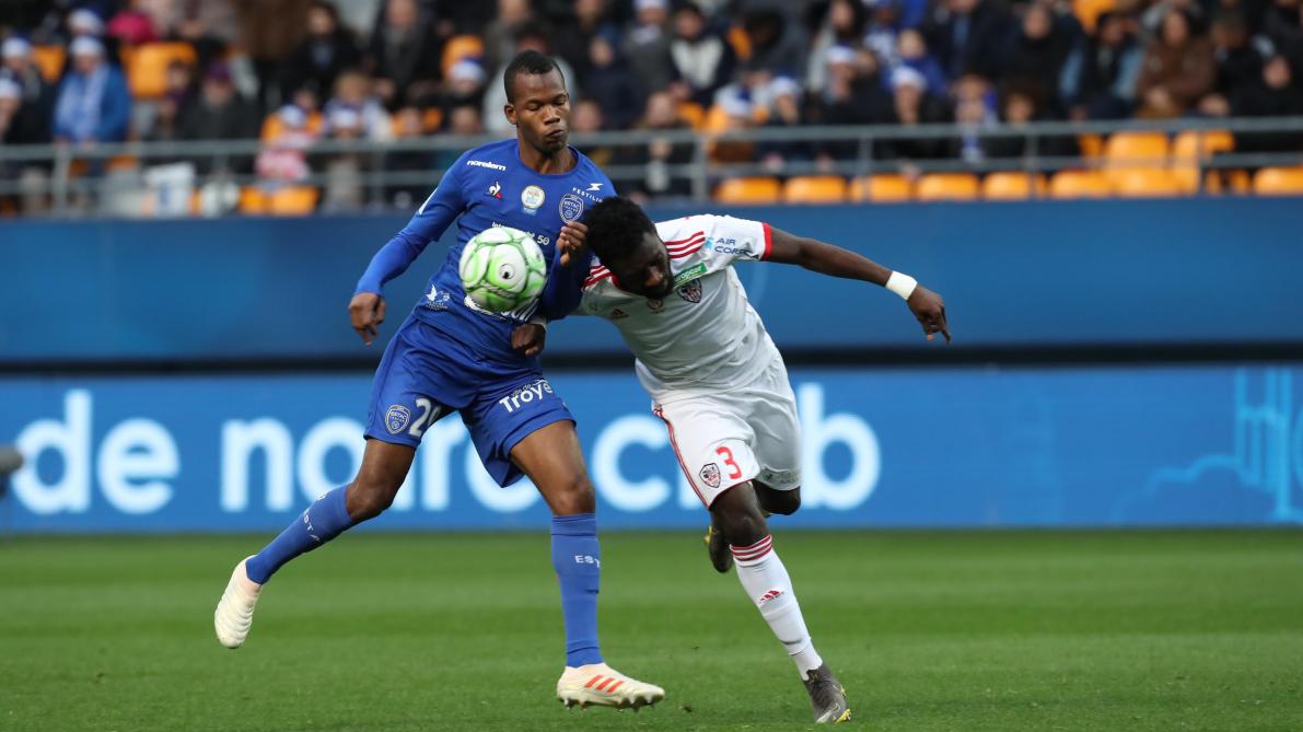 Mercato: Pape Ba quitte l’Estac pour le Red Star