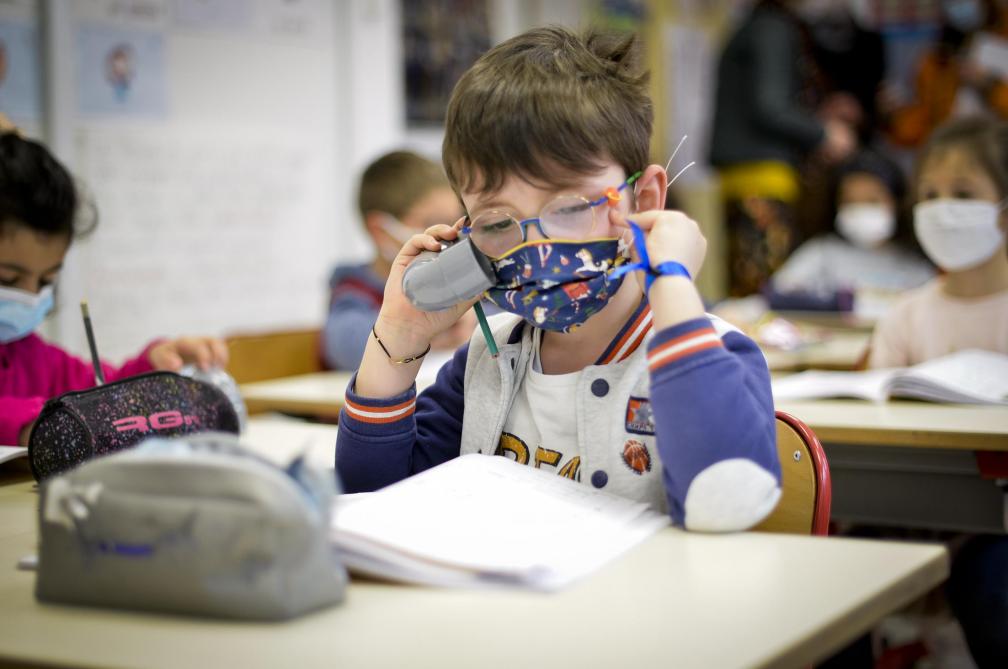 VIDÉO. À Reims, des élèves de CP adoptent des « chuchoteurs » pour ...