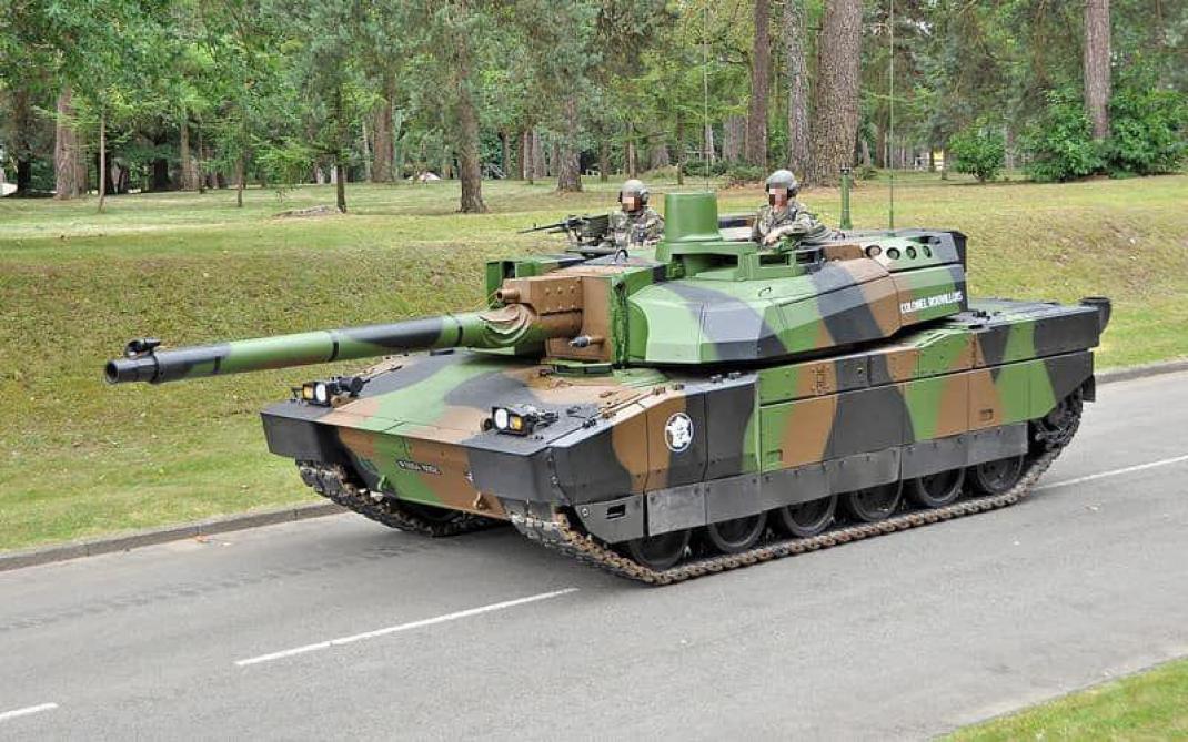 Un char d’assaut en plein exercice autour de Vitry-le-François