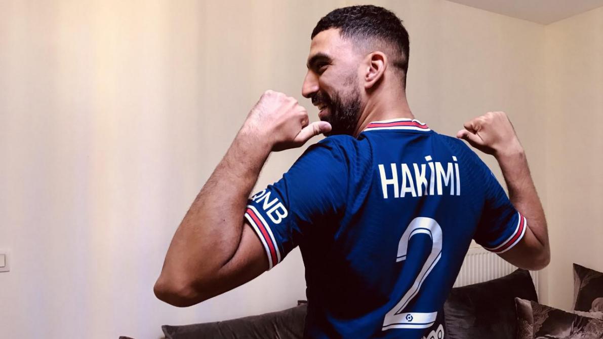 Le joueur du PSG Achraf Hakimi a offert son maillot à Hamid, un supporter de Villers-Cotterêts