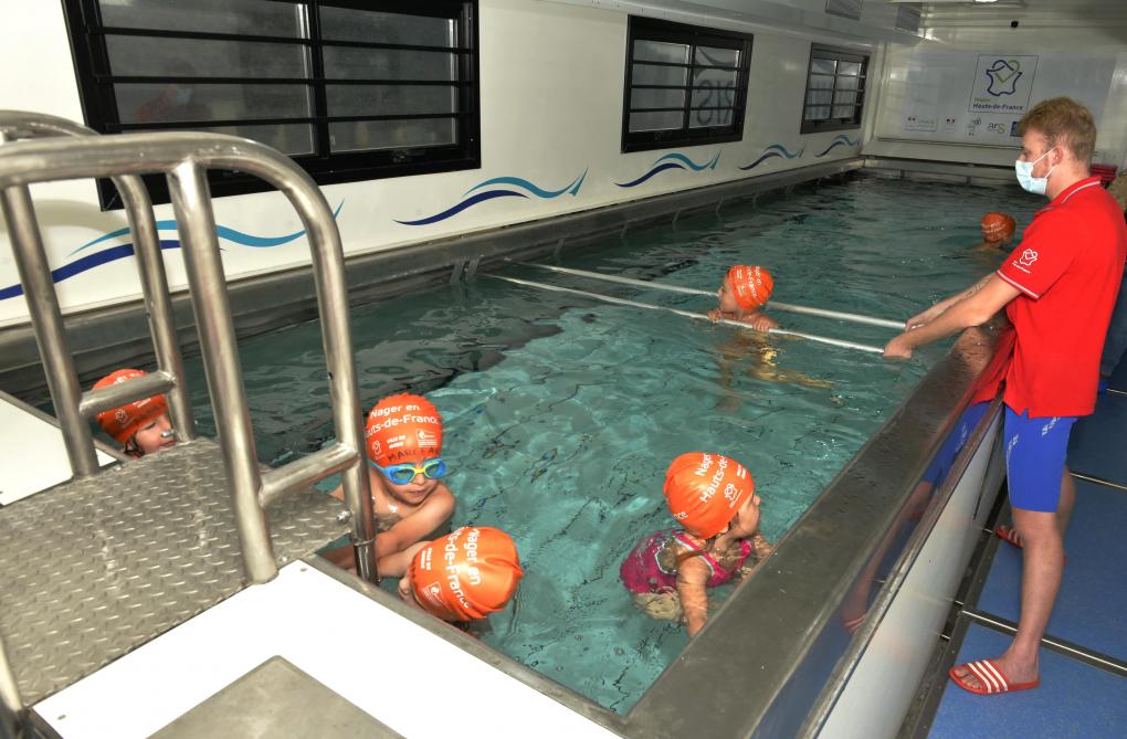 VIDÉO. Une piscine mobile unique en France installée à Marle