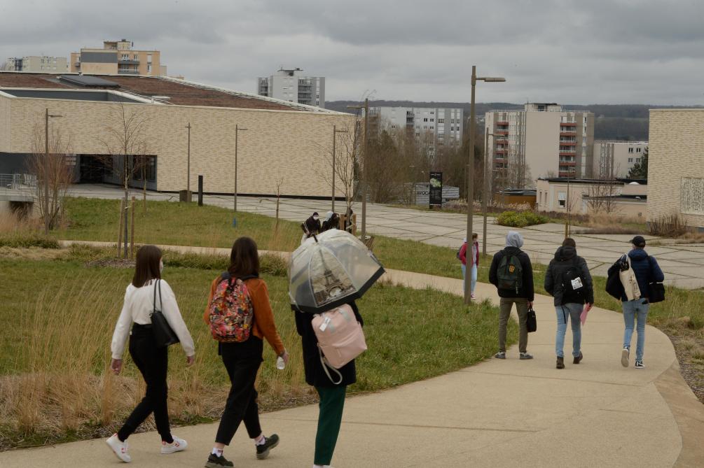 À Charleville-Mézières, une fibre de très haut débit pour le campus Sup ...