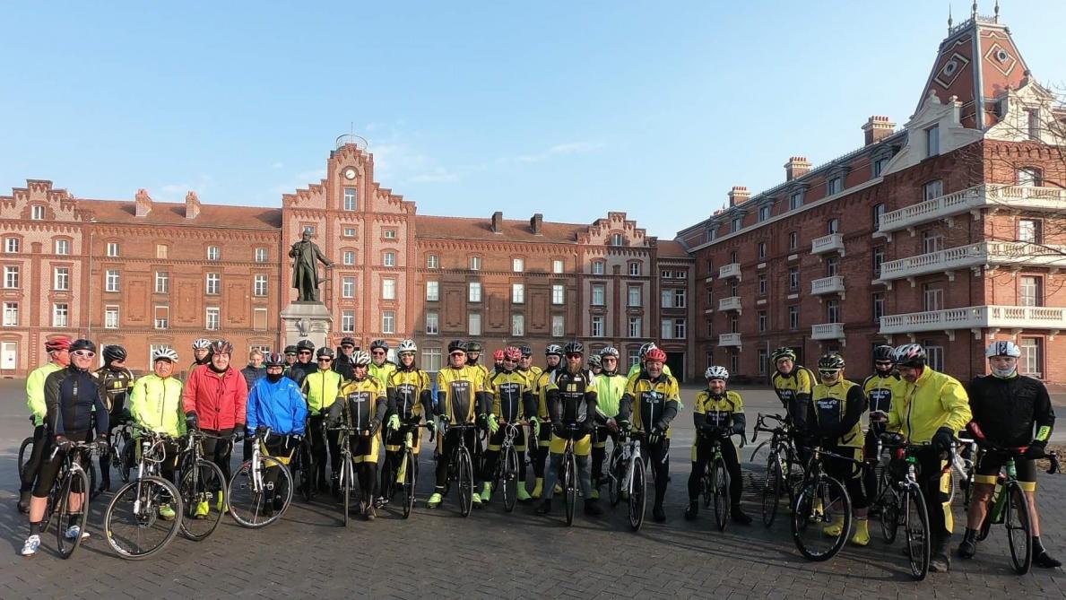 Les cyclistes de La Roue d’or guisarde rendent hommage à Rémy Durez