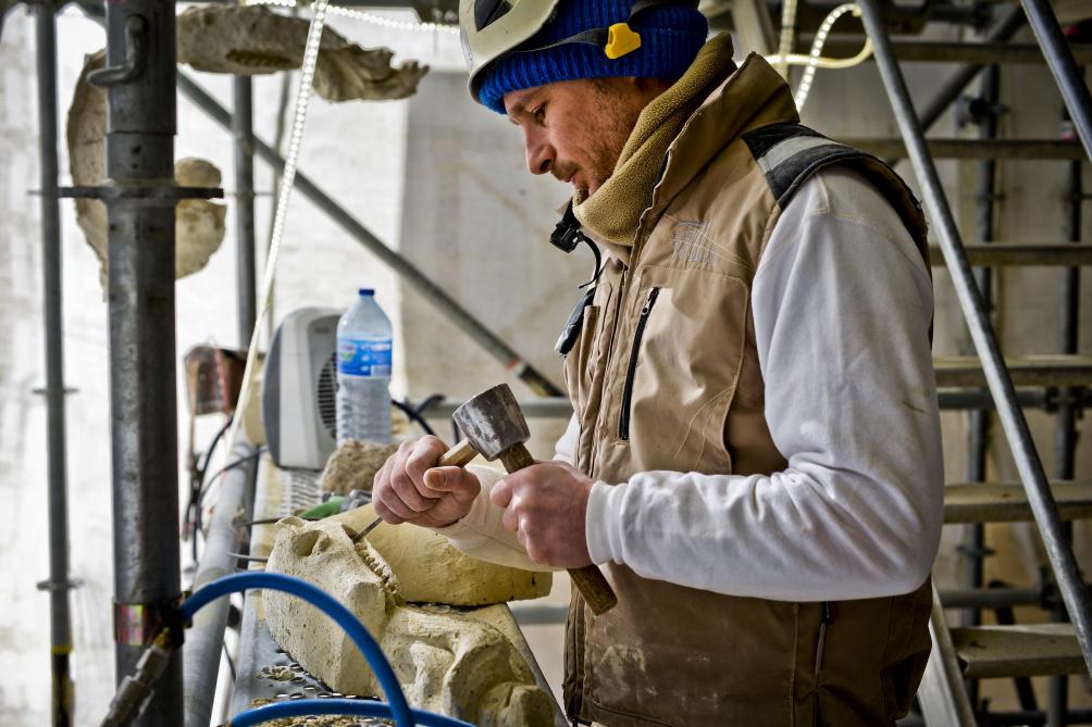 Le métier plus artistique de sculpteur de pierre