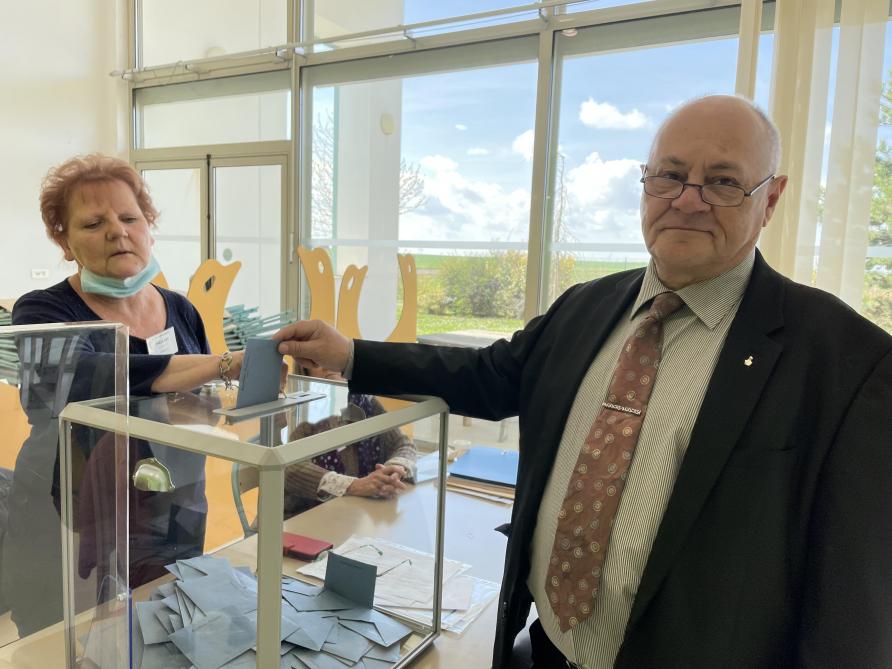 Thierry Besson, candidat RN aux législatives, a voté à Fagnières