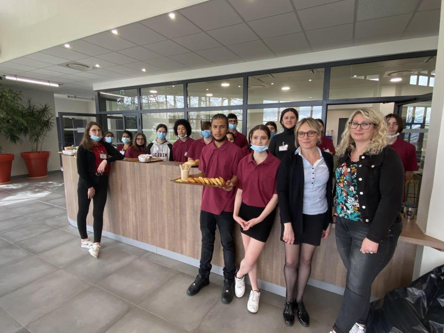 Les professionnels vantent leurs métiers auprès des jeunes à Château ...