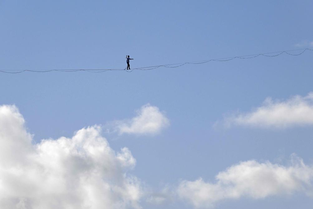 Le funambule Nathan Paulin bat le record du monde de distance au Mont ...
