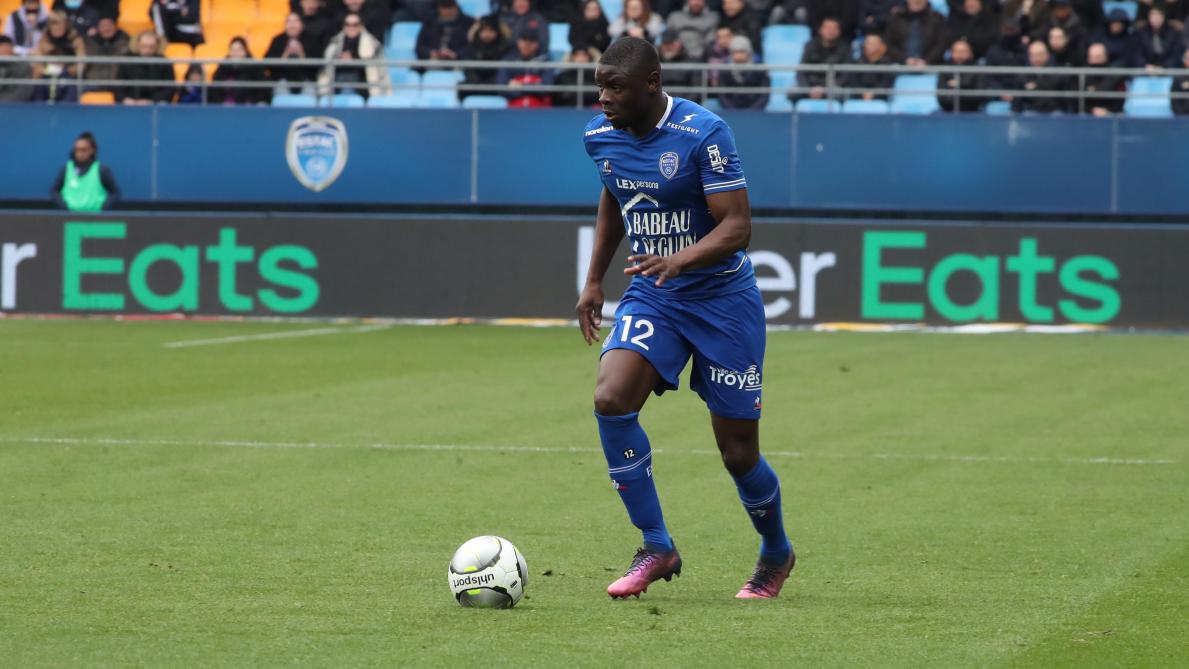 Estac : Conté absent plusieurs mois