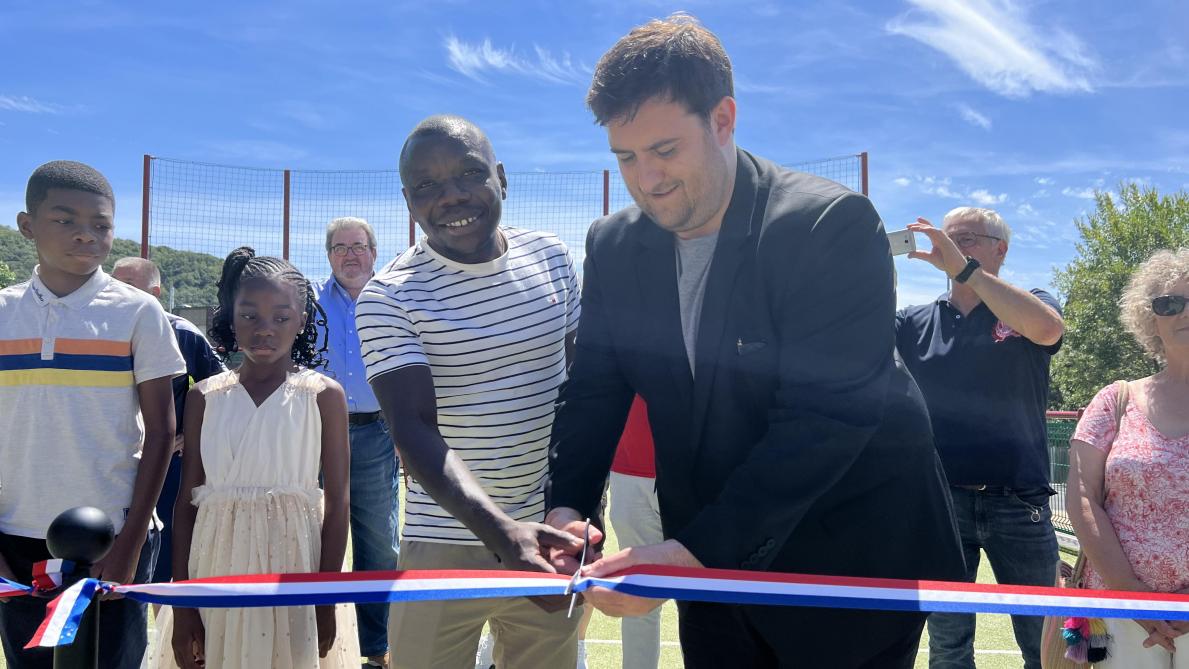 L’inoubliable footballeur Pius N’Diefi a inauguré le city-stade de ...