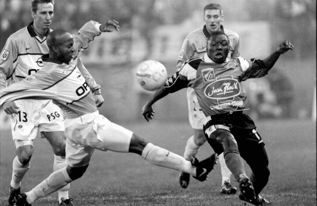 L’inoubliable footballeur Pius N’Diefi a inauguré le city-stade de ...