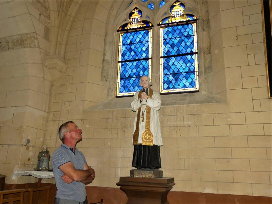 Au chevet de l’église fortifiée de Chaourse