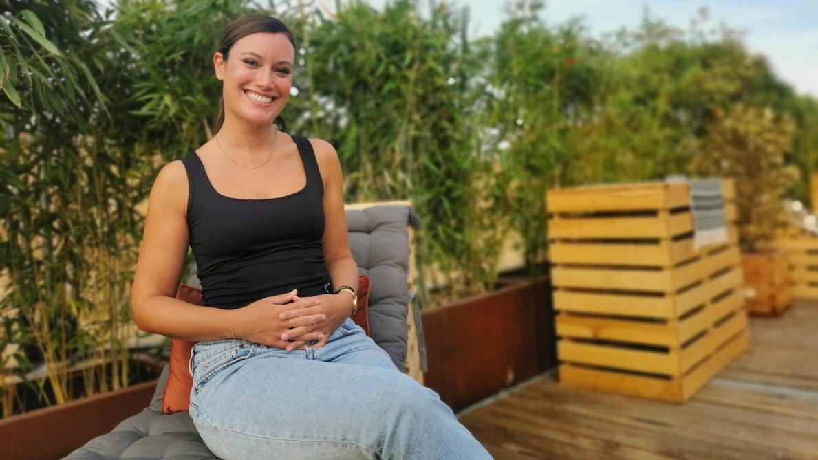 Flore Maréchal, la comète carolo qui présente le journal de Franceinfo