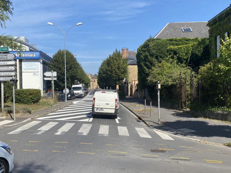 De nouveaux zébras rues Mitterrand et Gailly, à Charleville, pour faire ...