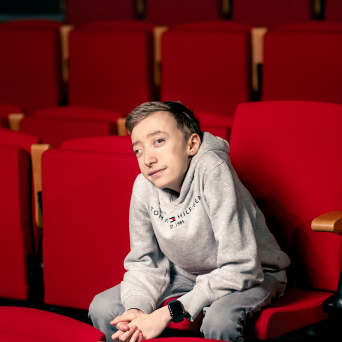 Quentin Ratieuville sur la scène du Troyes Fois Plus