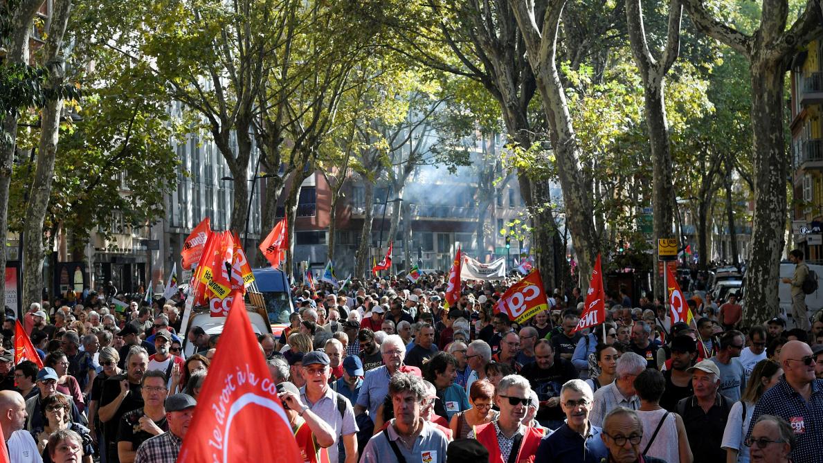 Des dizaines de milliers de personnes dans la rue pour les salaires et le droit de grève