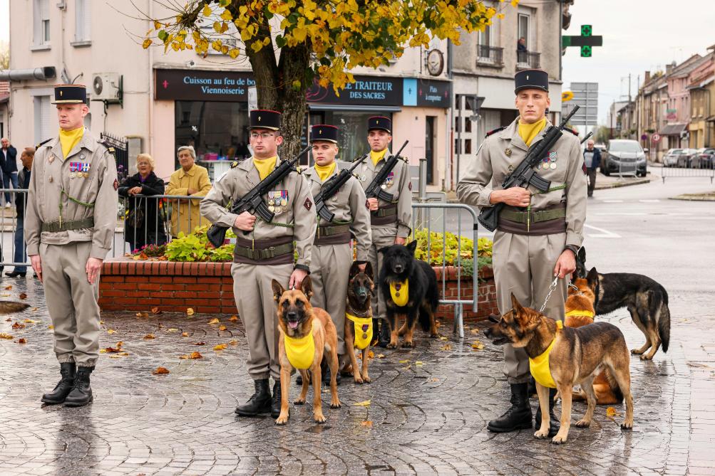 Le premier mémorial de France dédié aux chiens héros civils et ...