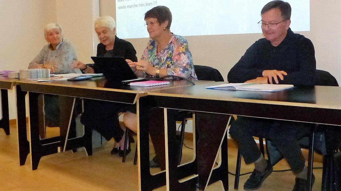 Les marcheurs de l’Amicale Laïque de Vertus font un don de 600€ pour l ...