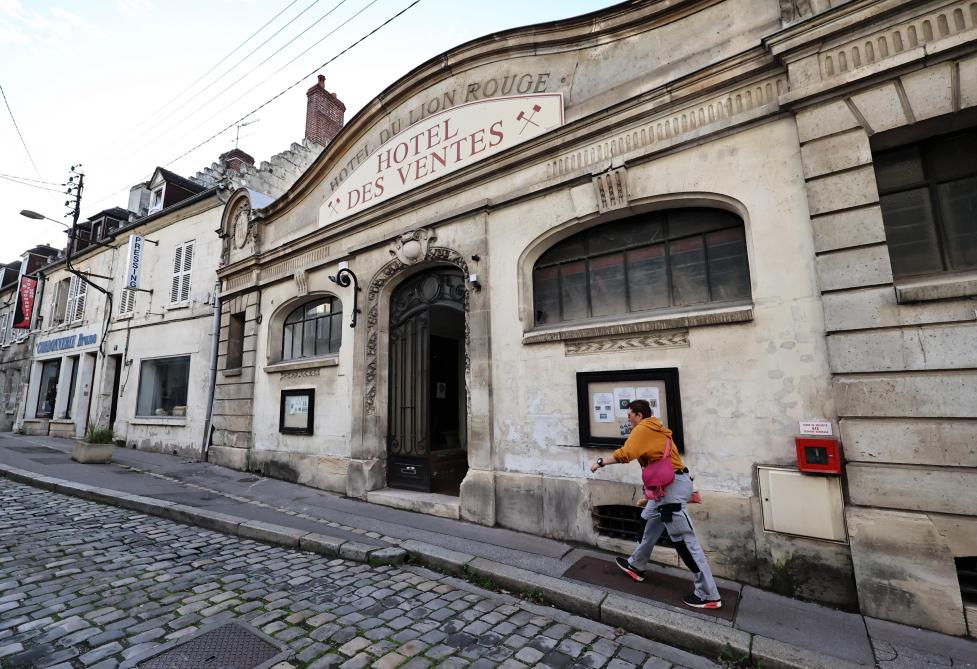 Le Lion Rouge, de l’hôtel mythique à la salle des ventes