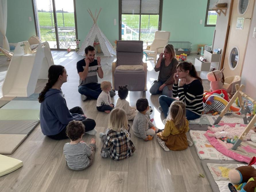 À chacun son rythme à la crèche Les P’tits nounours à Sarry