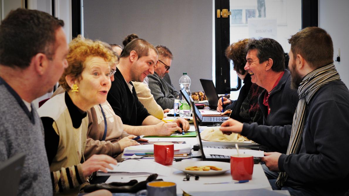 Des chômeurs aident d’autres chômeurs pour s’aider eux-mêmes