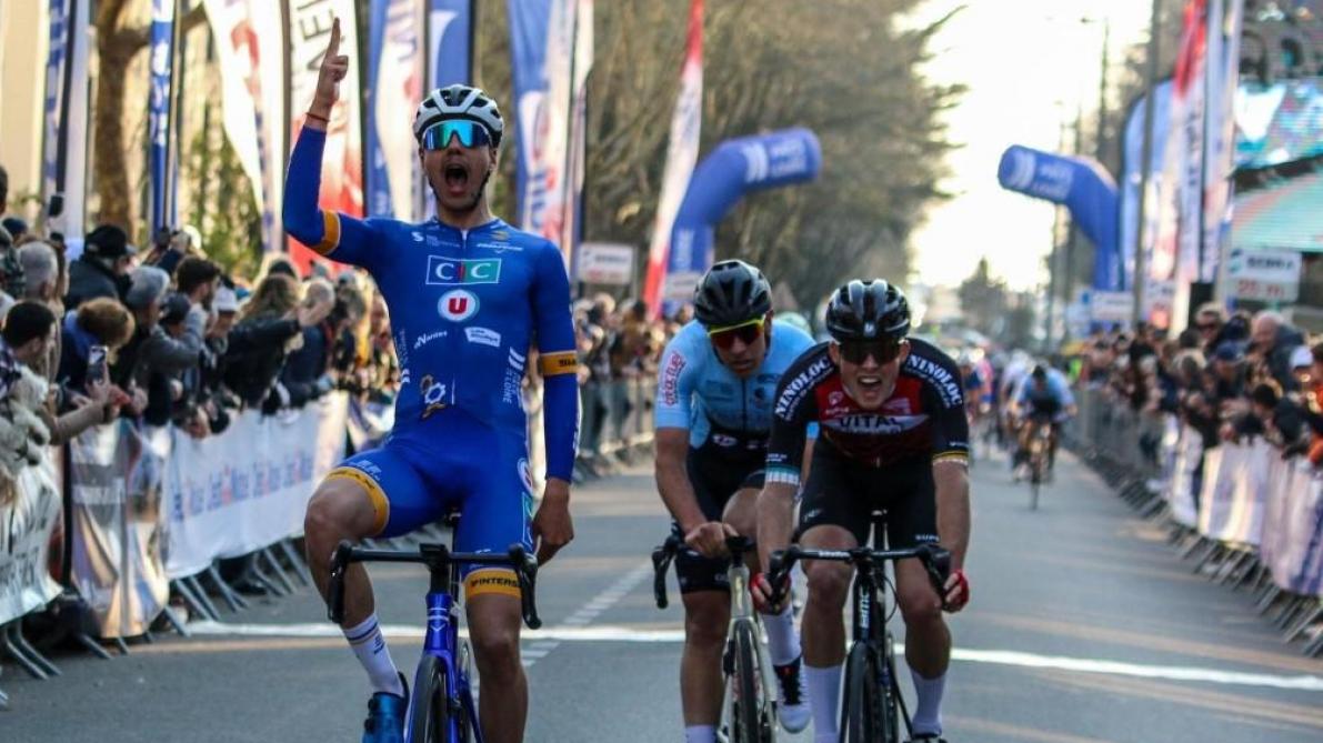 Deuxième course et déjà une première victoire en Élite pour Noa Isidore ...