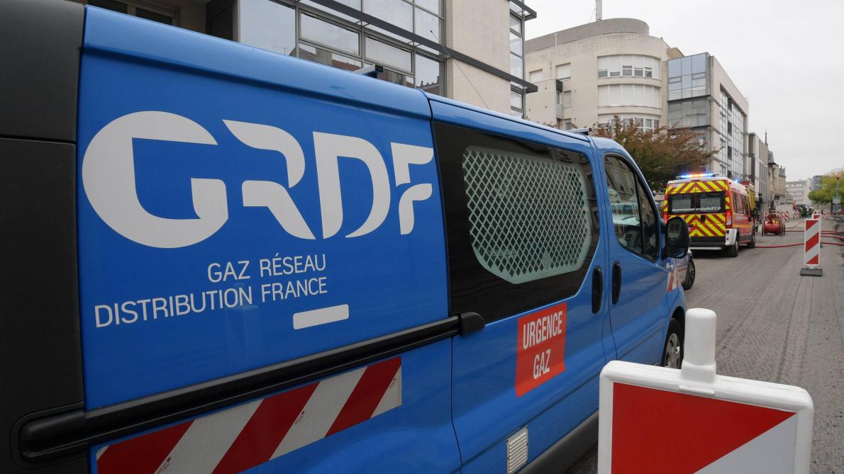 Retraites: Trois des quatre terminaux méthaniers en France arrêtés pour ...