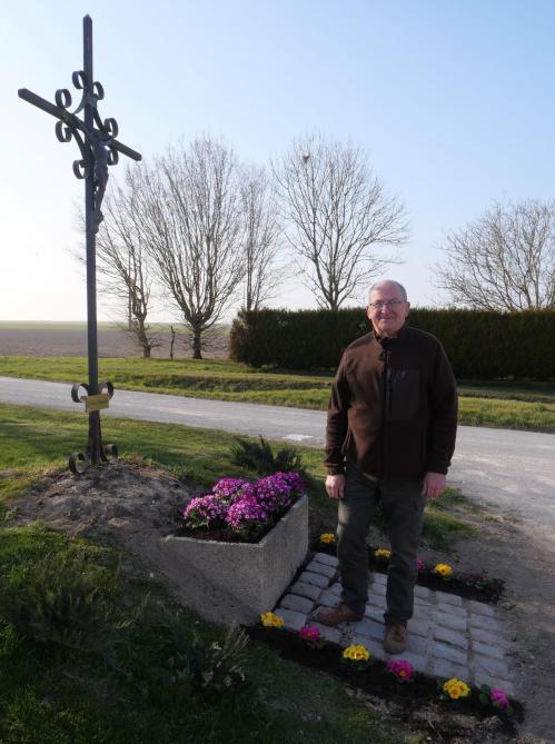 Le maire d’Orainville entretient le patrimoine communal