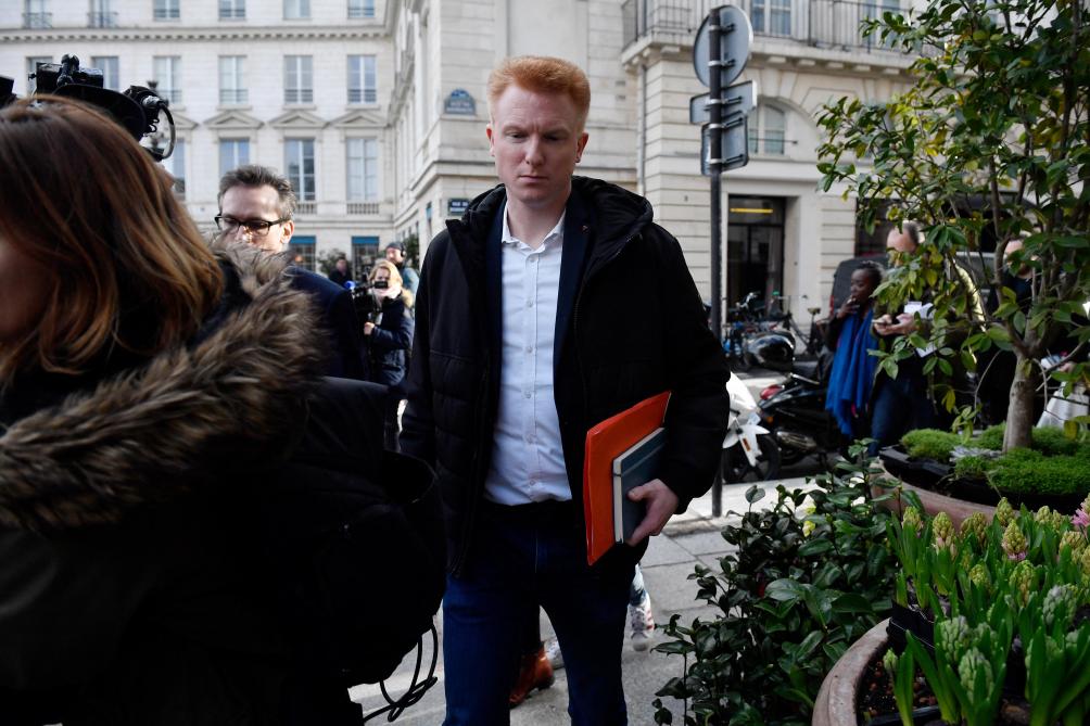 Adrien Quatennens réintègre le groupe LFI à l'Assemblée 4 mois après sa ...