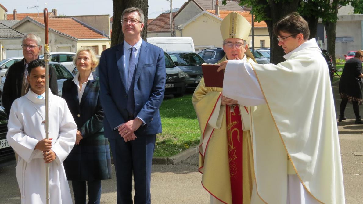 Le dernier vitrail de l’église Saint-Martin de Romilly-sur-Seine béni ...