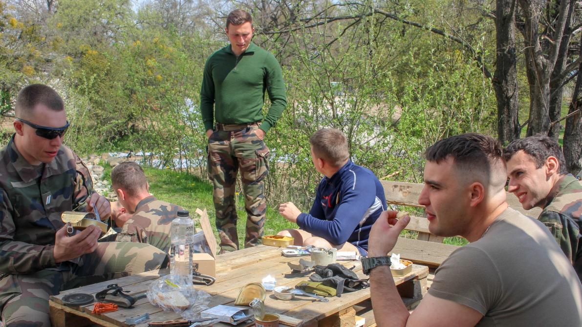 Le camp militaire de Cincu en Roumanie, «c’est rustique», mais les ...