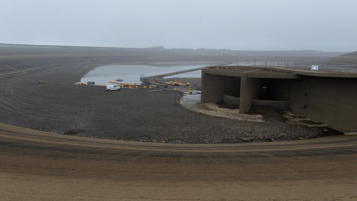 L’un des bassins de l’usine hydroélectrique de Revin-Rocroi vidangé