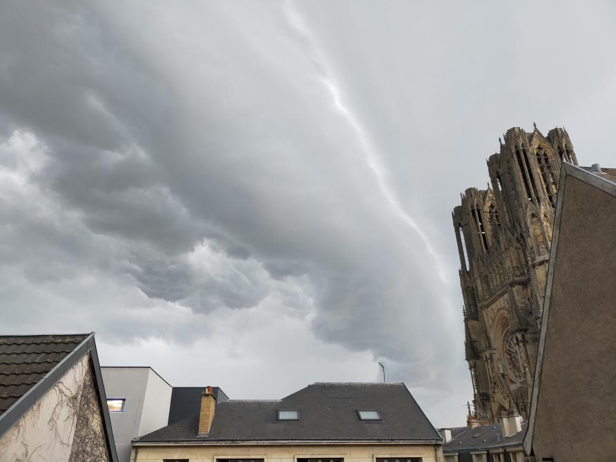 Découvrez l’arcus, cet impressionnant nuage d’orage, qui est passé dans ...