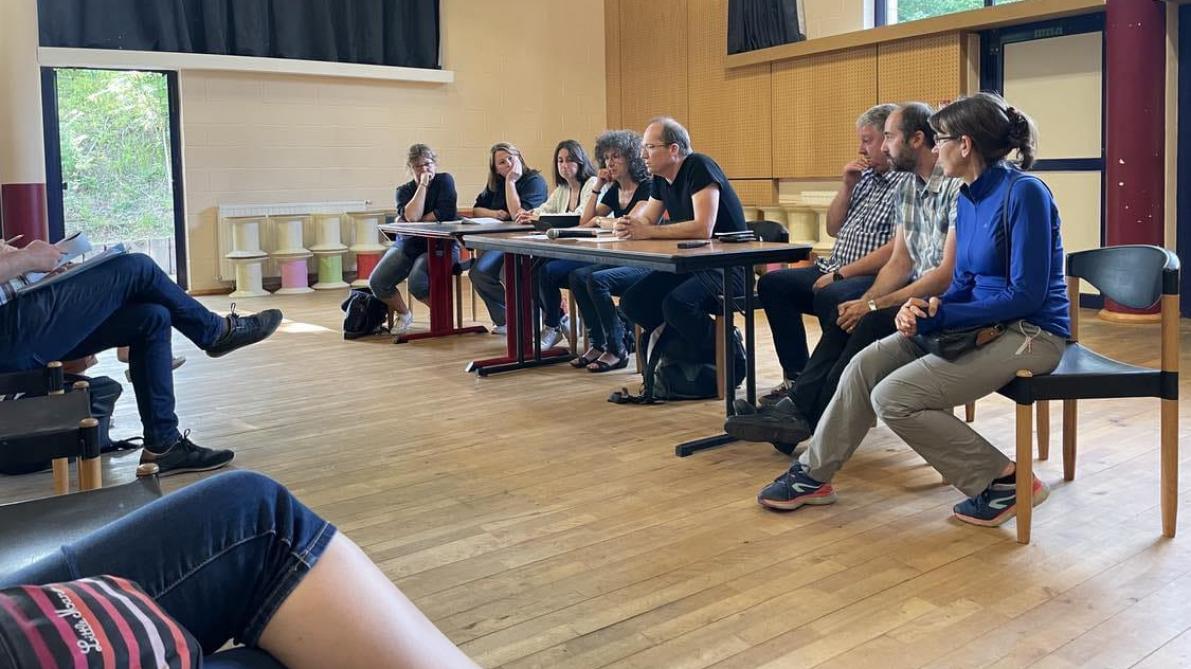 La mobilisation contre les fermetures de classes au collège de Fumay ...