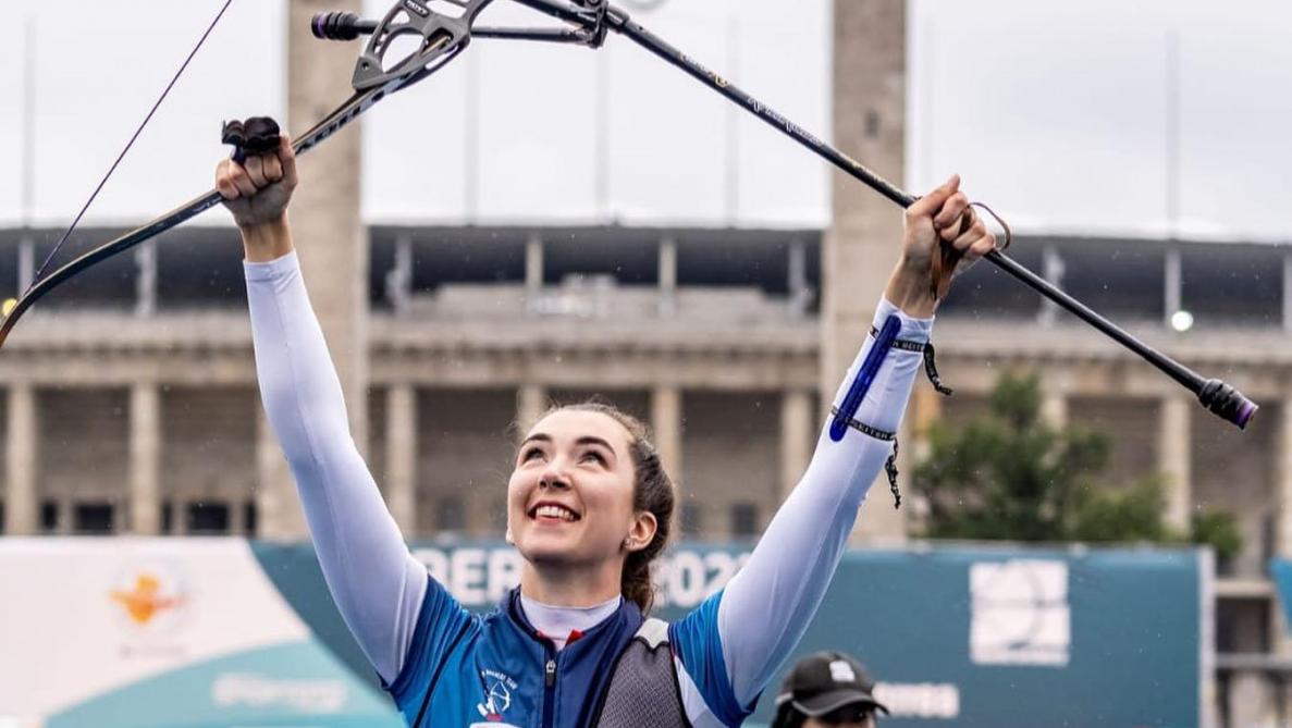 L’archère Marie Horackova met Arcis sur le toit du monde