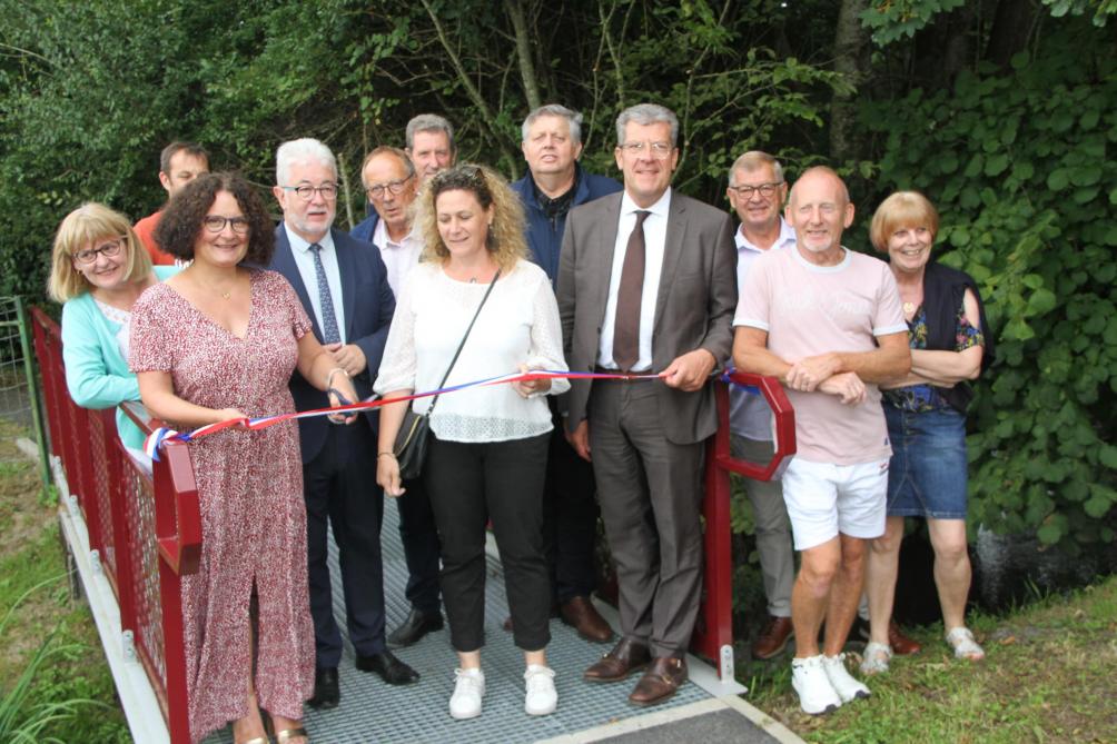 La passerelle du Sourdon prend un coup de jeune à Wimy
